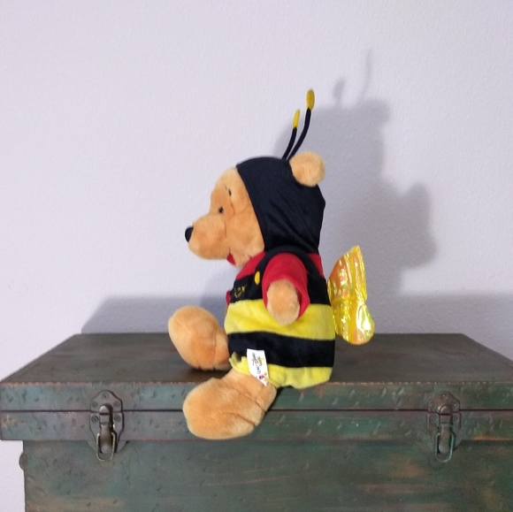 Walt Disney | Toys | Walt Disney Bumble Bee Pooh | Poshmark